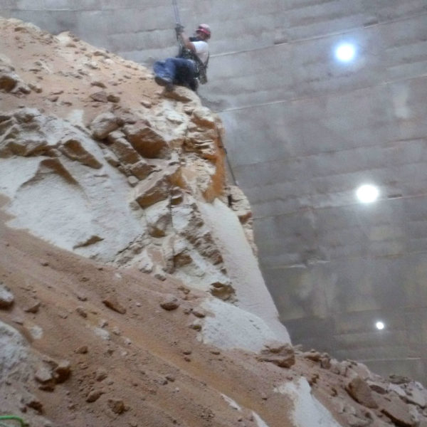 Silo Cleaning & Maintenance - Avoid Silo, Bin, or Storage Vessel Blockage